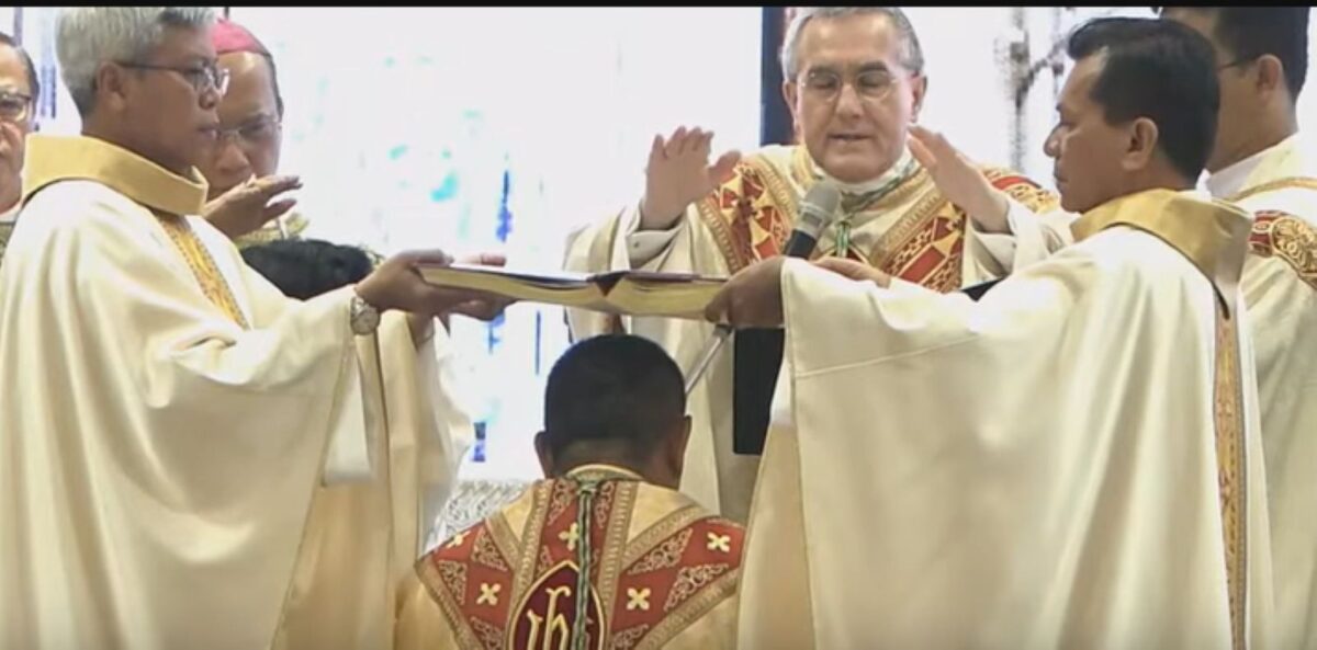 Misa Penuh Sukacita: Penahbisan Uskup Agung Koajutor, Mgr. Fransiskus Nipa, Meriah di Makasar