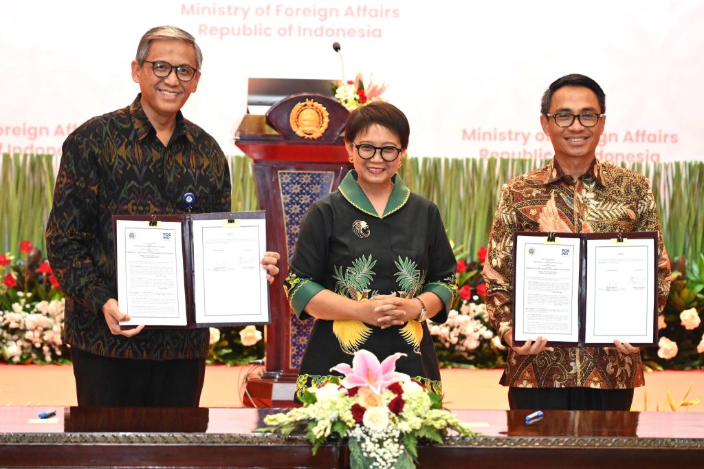 Sinergitas Kemlu RI dengan OJK dan PT Pos Indonesia untuk Diplomasi Ekonomi